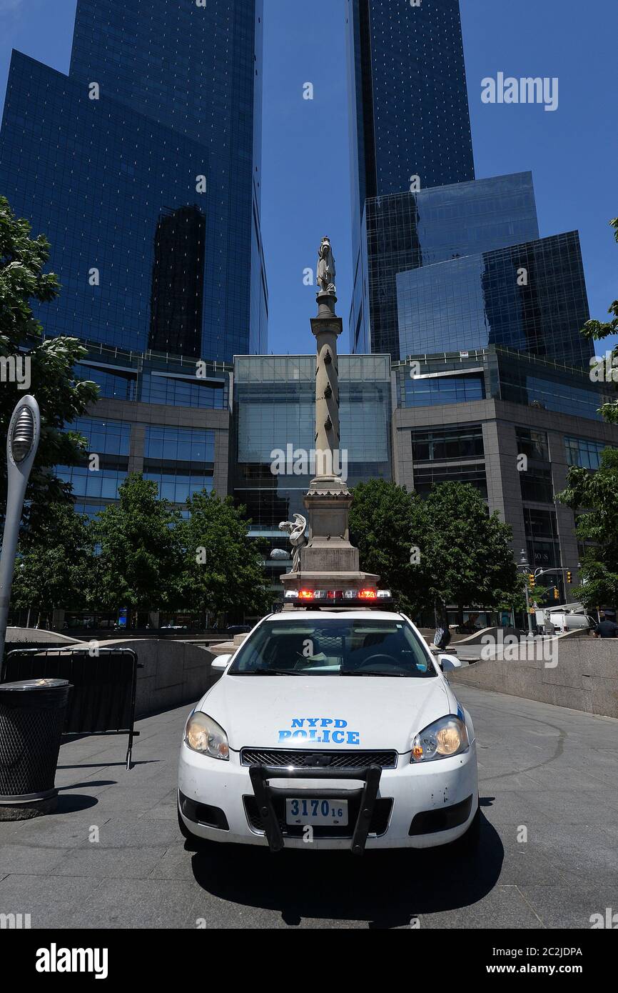 New York City, USA. 17th June, 2020. Two NYPD officers stand guard ...