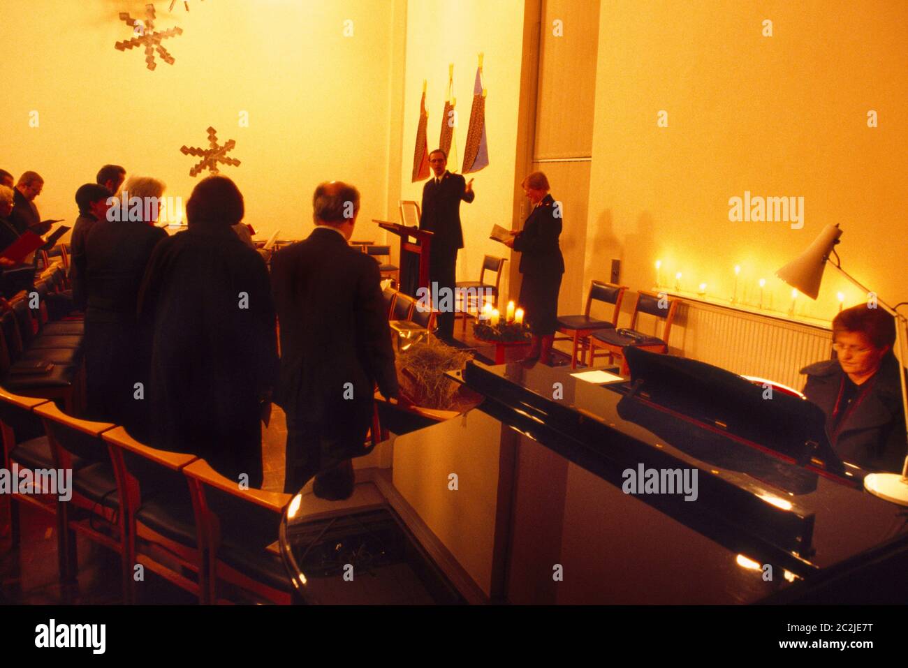 Christmas carol service hi-res stock photography and images - Alamy