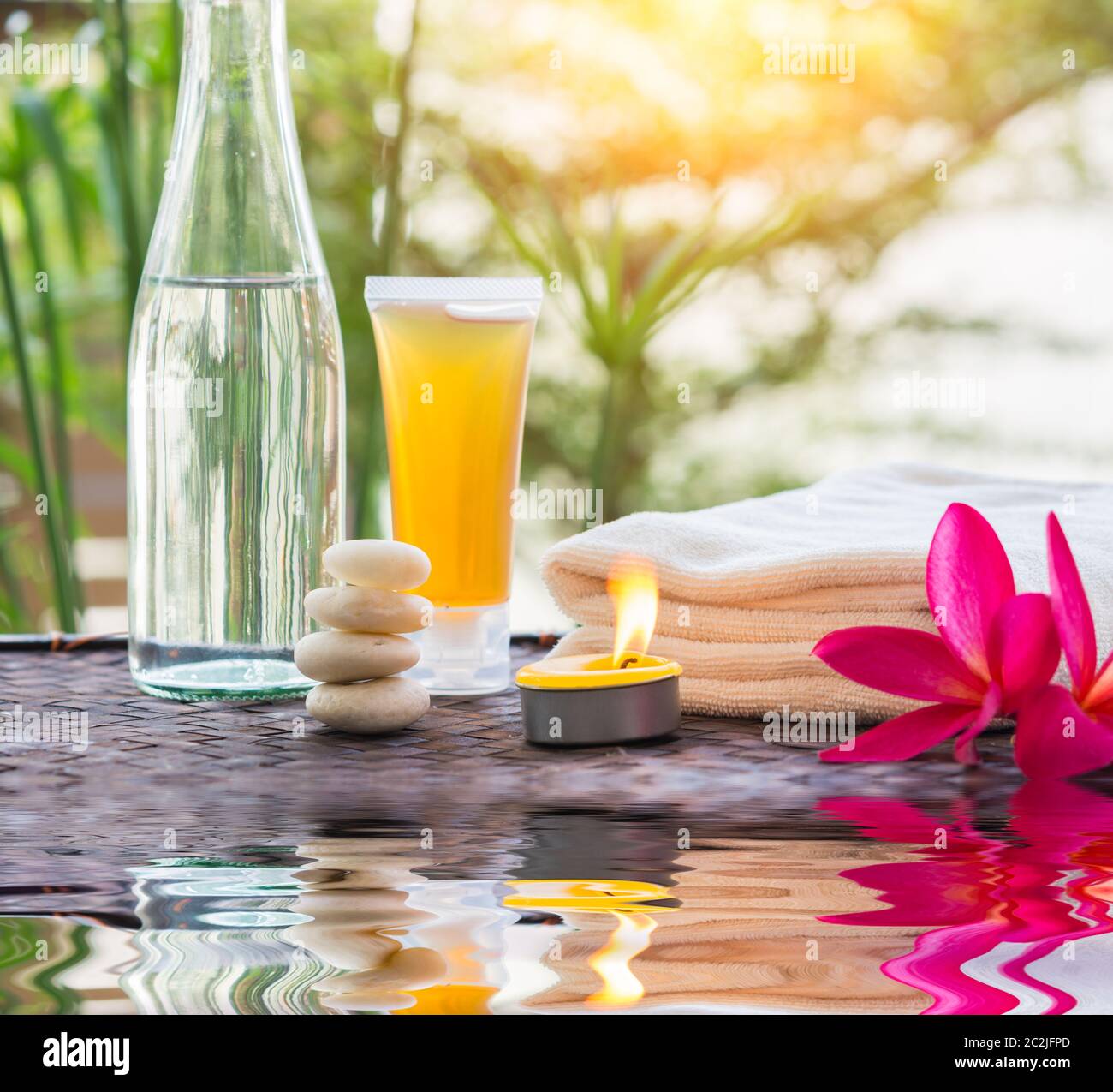 Beauty makeup water still life hi-res stock photography and images - Alamy