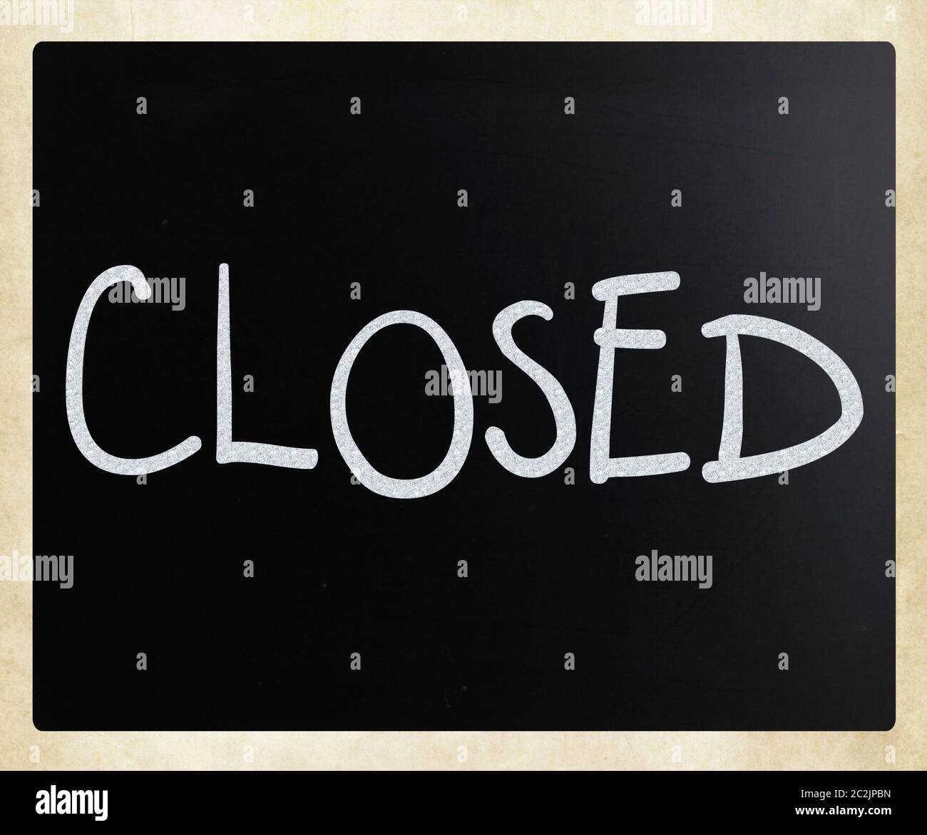 The word "Closed" handwritten with white chalk on a blackboard Stock ...