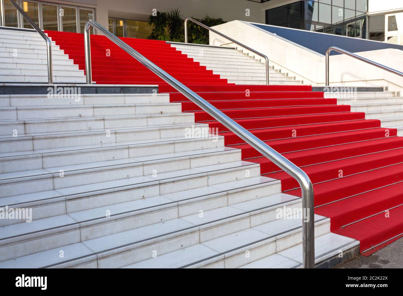 Palais de festival cannes and steps hi-res stock photography and images ...