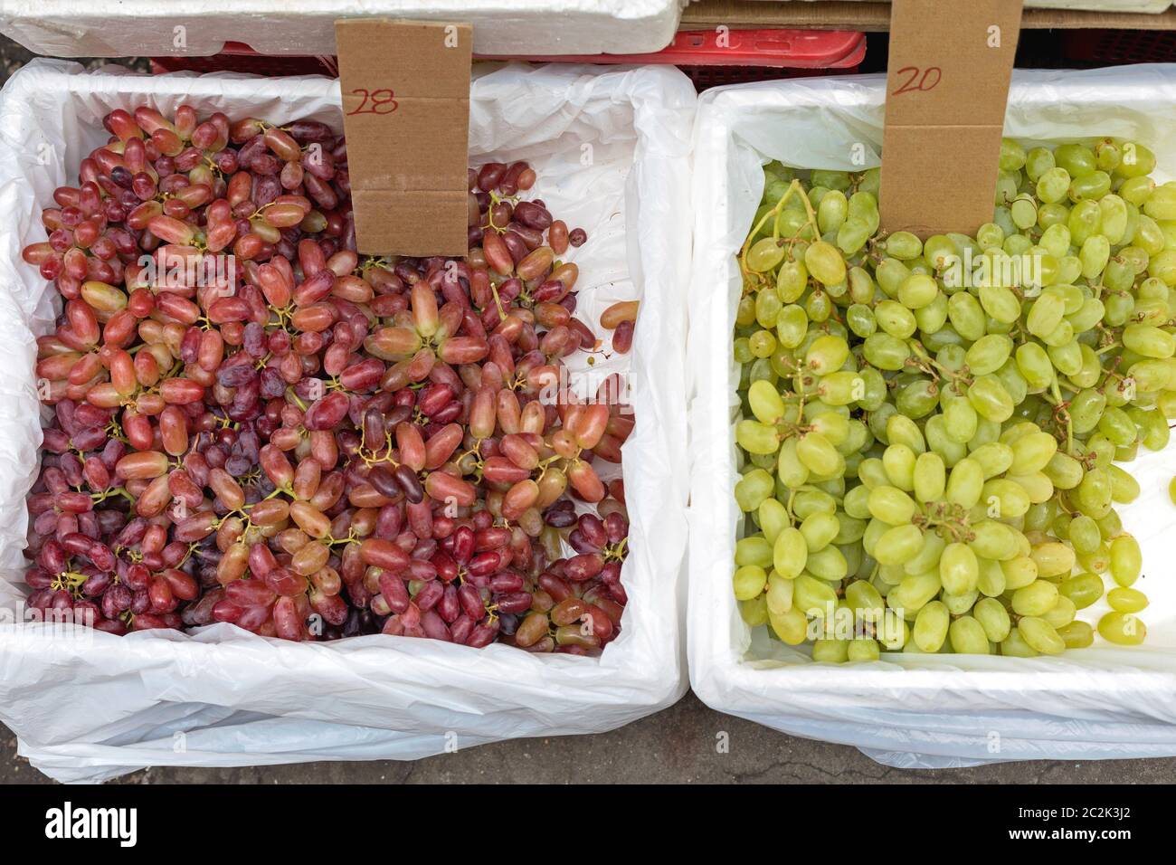 Grapes in boxes hi-res stock photography and images - Alamy