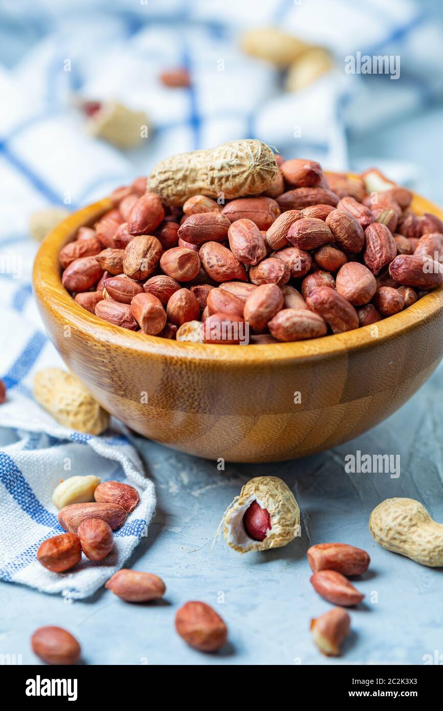 Bowl full of raw peanuts Stock Photo - Alamy