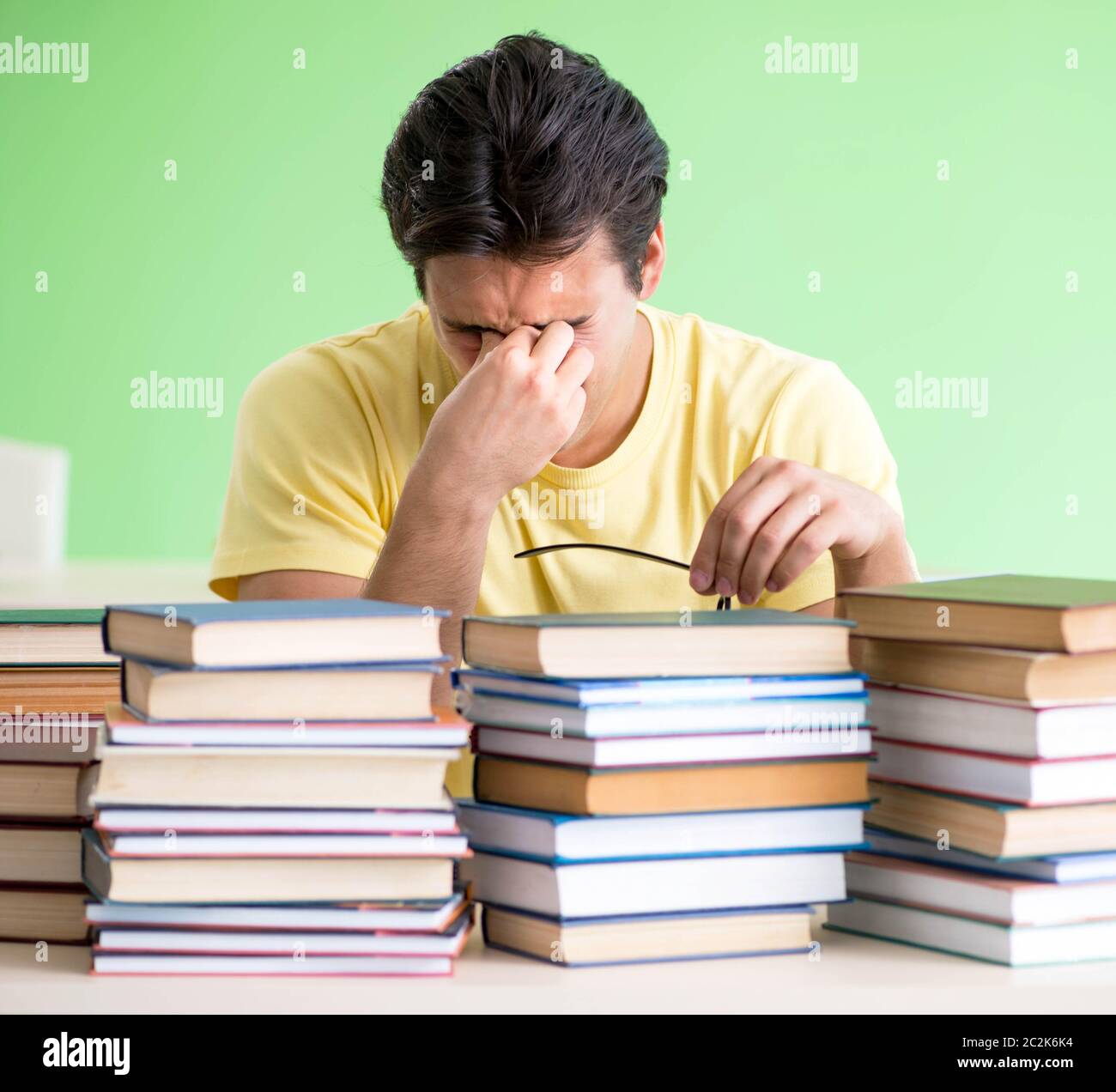 The student with too many books to read before exam Stock Photo - Alamy