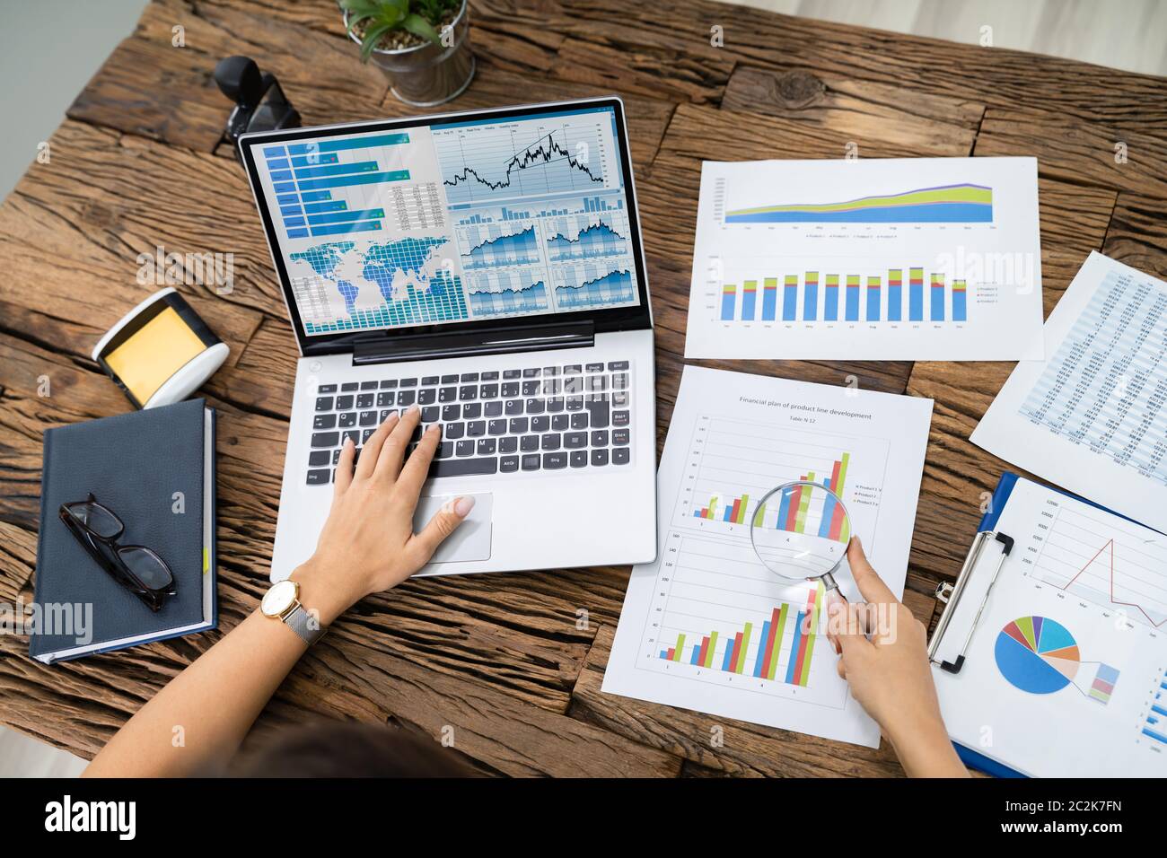Statistician and computer hi-res stock photography and images - Alamy
