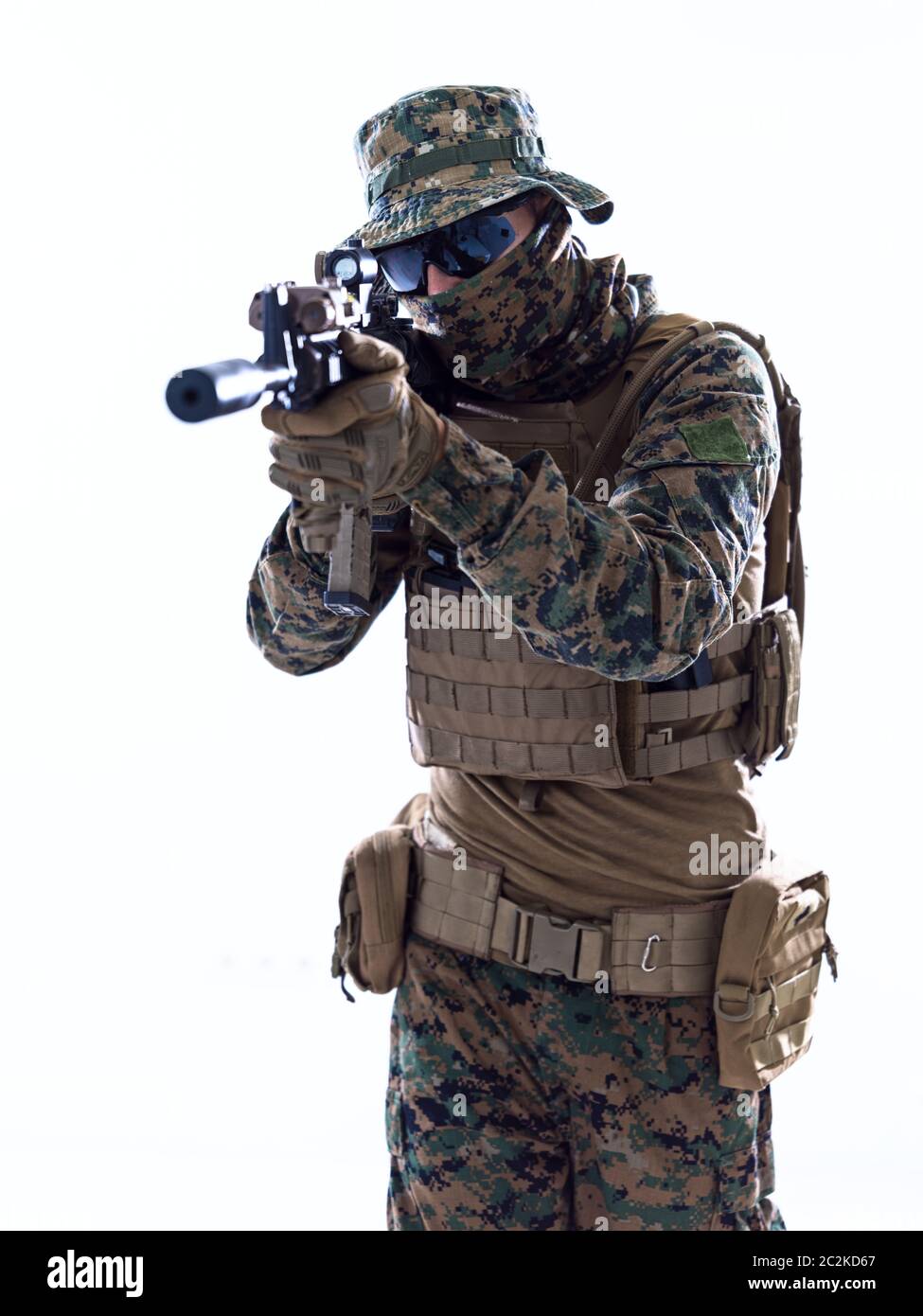 soldier aiming white background Stock Photo - Alamy