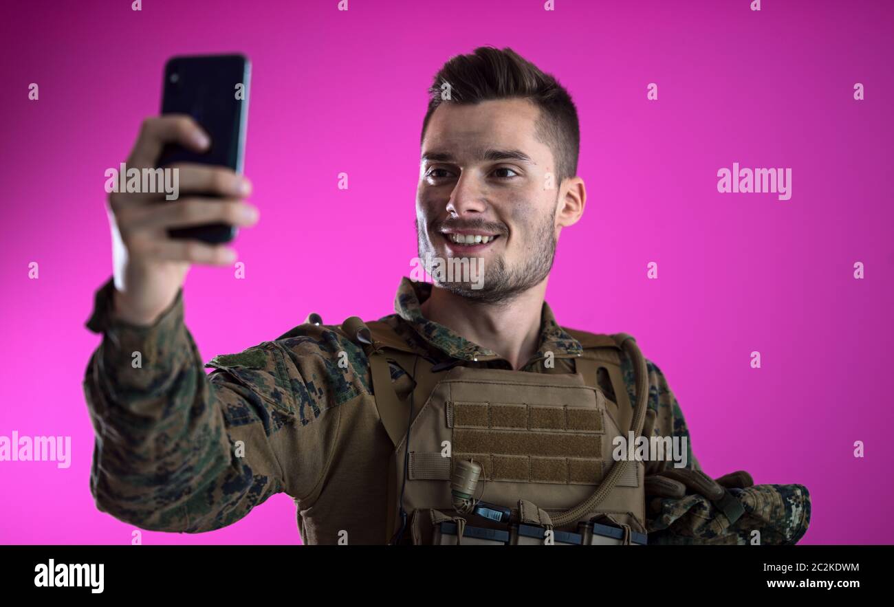 soldier using smartphone Stock Photo - Alamy