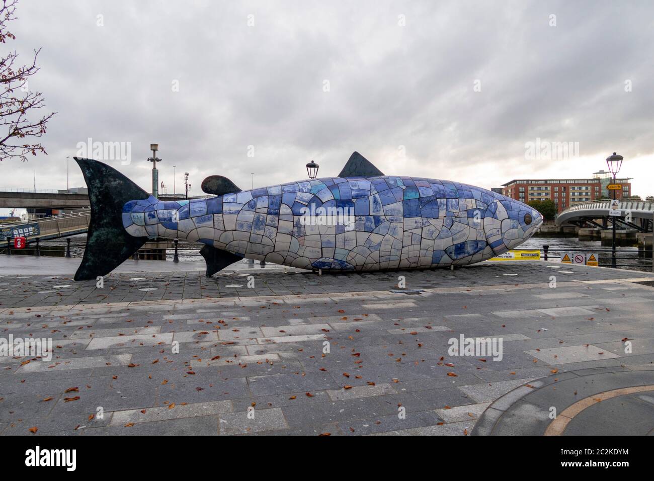 Mosaic fish art sculpture hi-res stock photography and images - Alamy