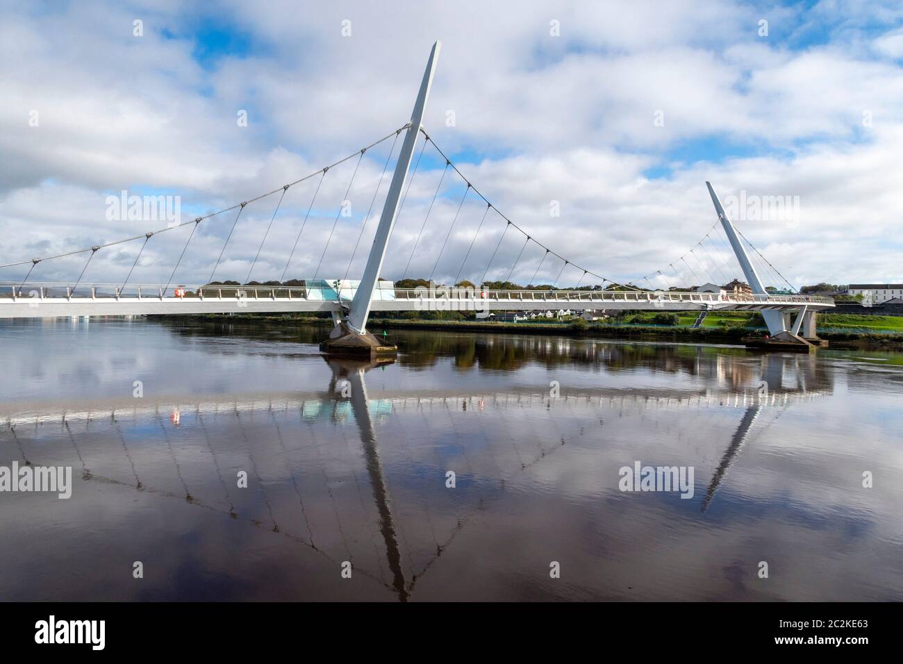 Peace bridge derry ireland hi-res stock photography and images - Alamy