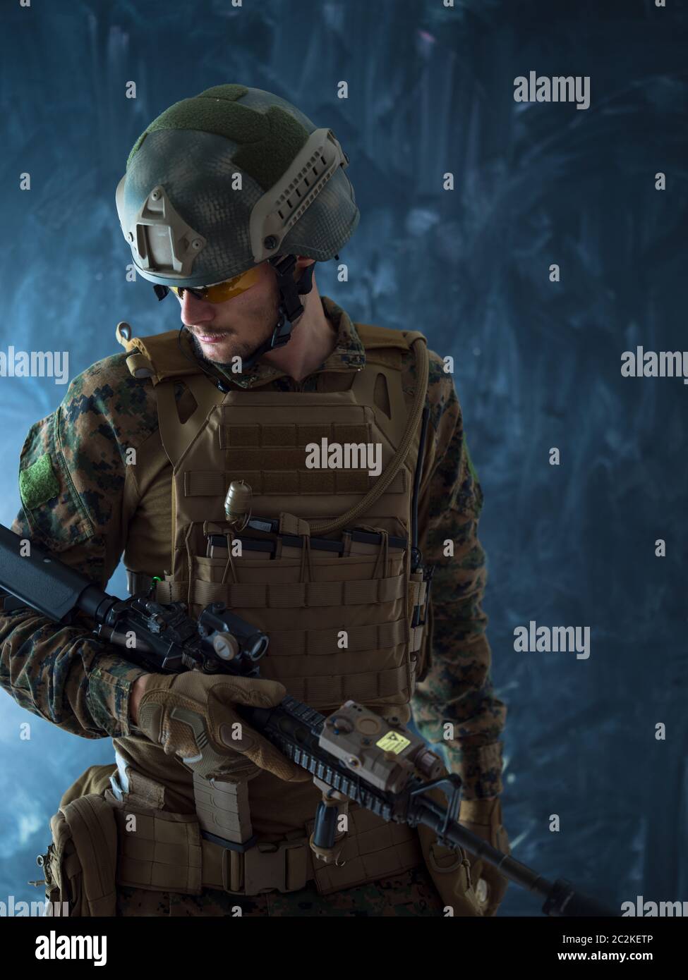 modern warfare soldier Stock Photo - Alamy