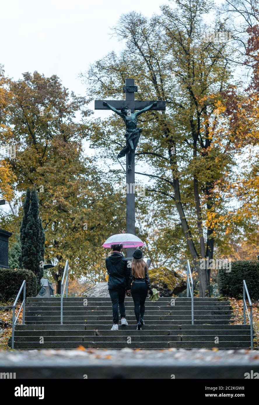 Woman walking in cemetery hi-res stock photography and images - Alamy