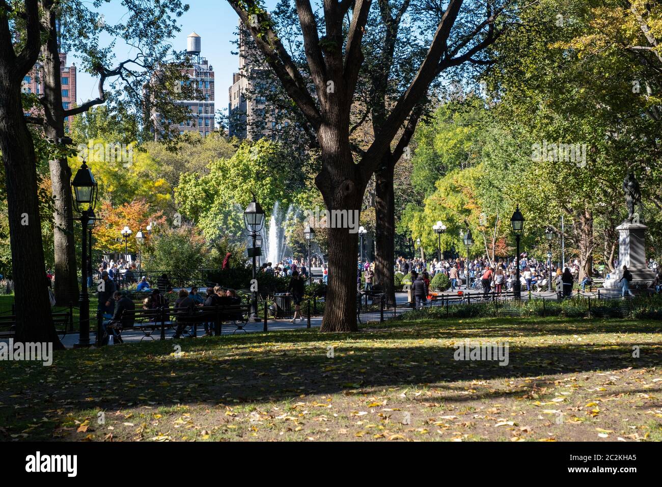 Fall foliage color of Washington Square Park near NYU in Lower ...