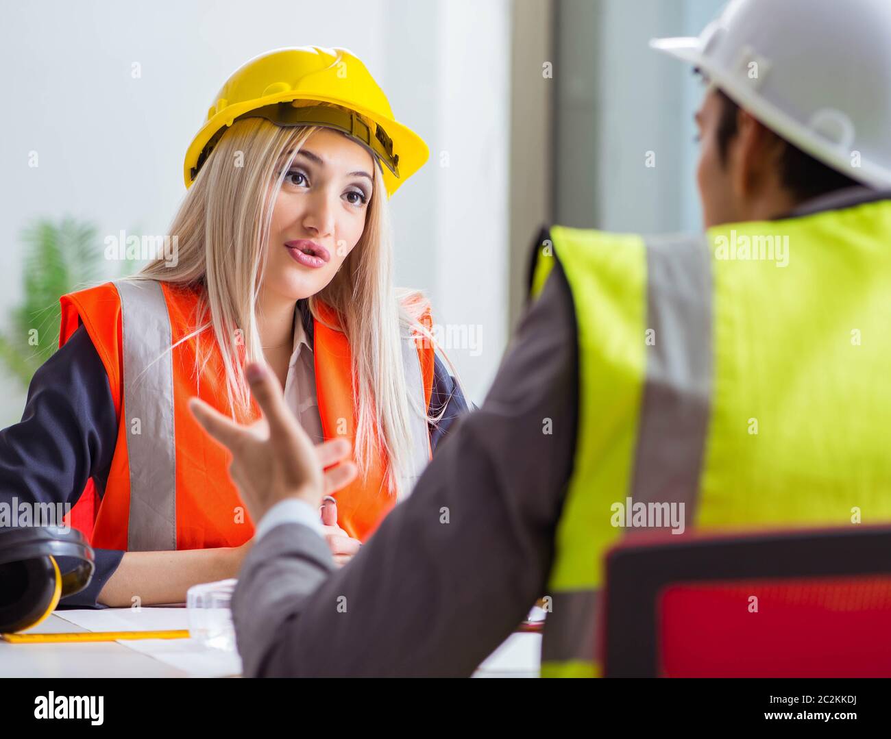 Construction workers arguing hi-res stock photography and images - Alamy
