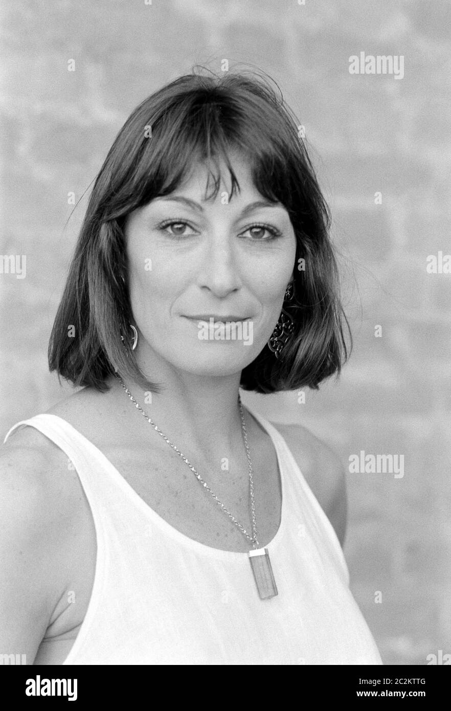 Actress Anjelica Huston 60 Photos - Moonagedaydream.film