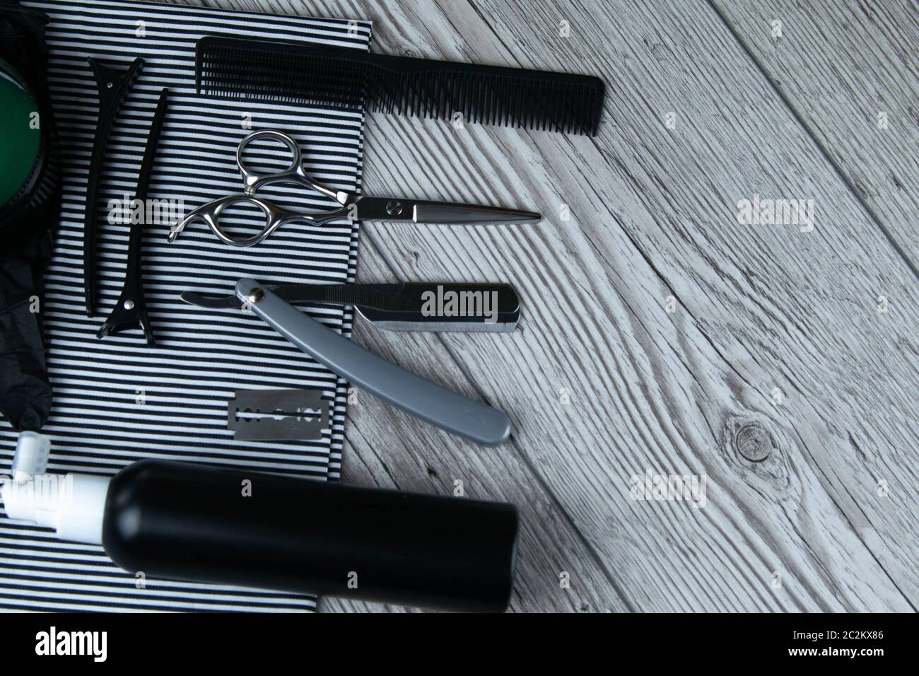 Barber items for men's haircuts, scissors, dangerous razor, hairpins ...