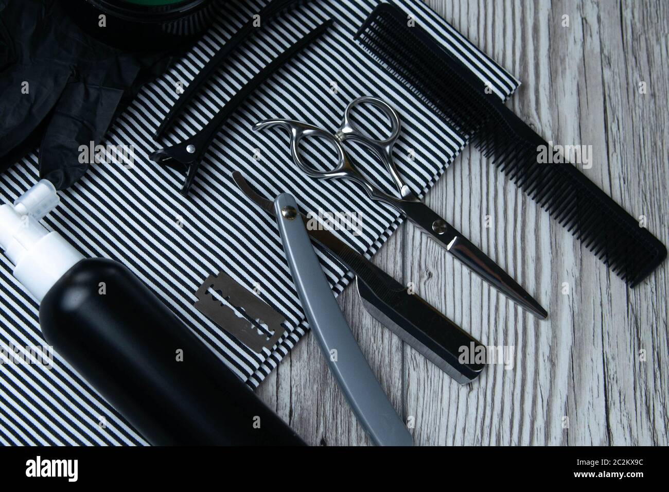 Barber items for men's haircuts, scissors, dangerous razor, hairpins ...