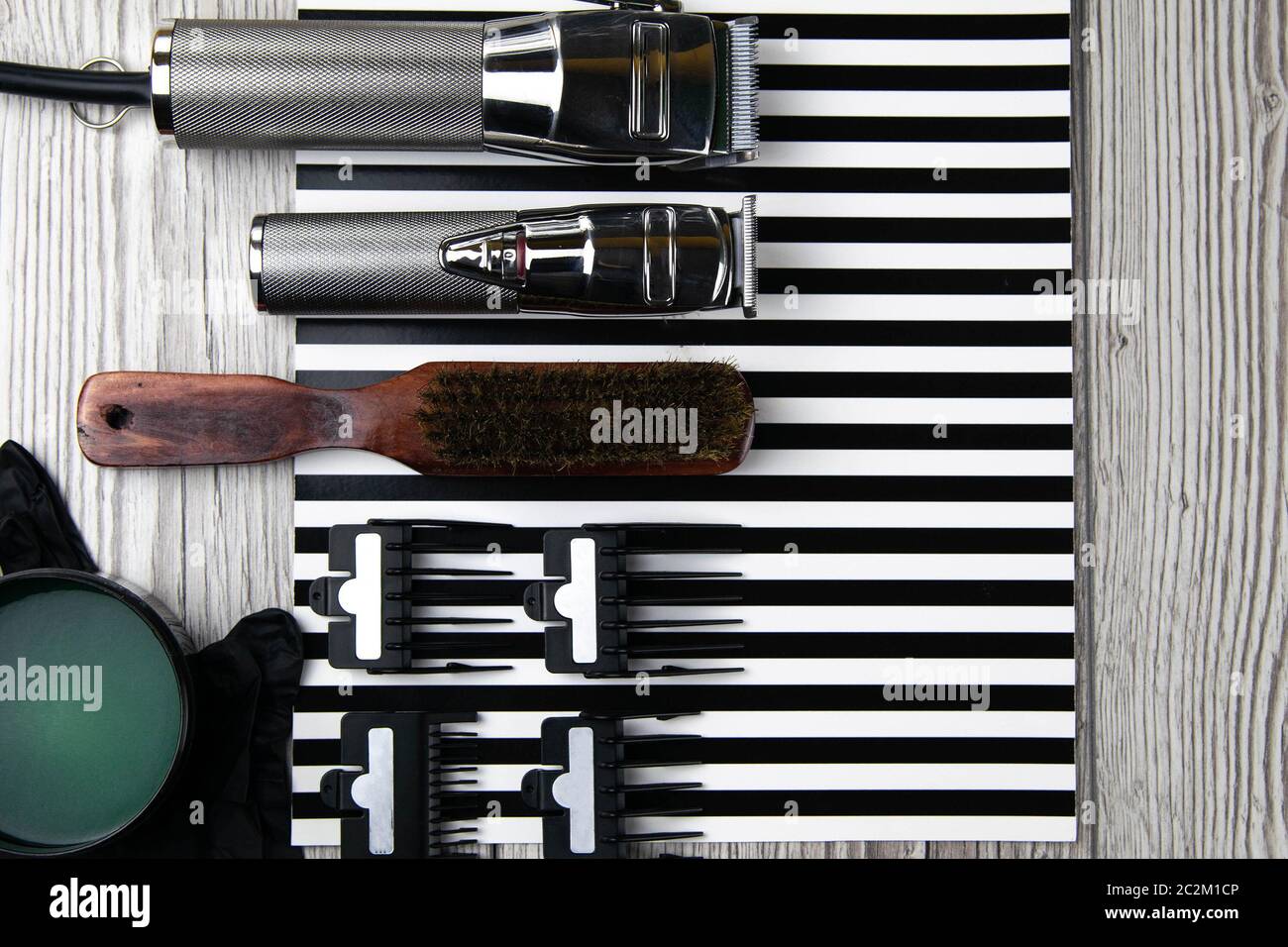 Haircut machines, nozzles of different sizes, combs and gels for ...