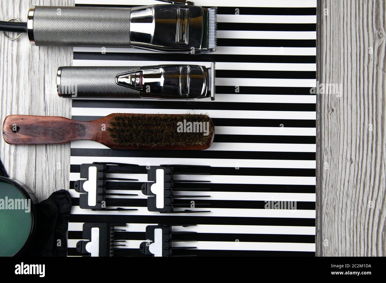 Haircut machines, nozzles of different sizes, combs and gels for ...