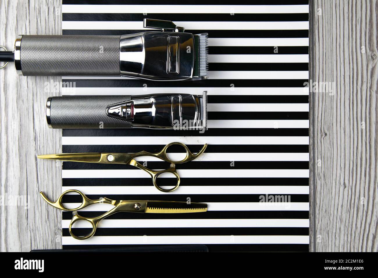 Haircut machines, nozzles of different sizes, combs and gels for ...