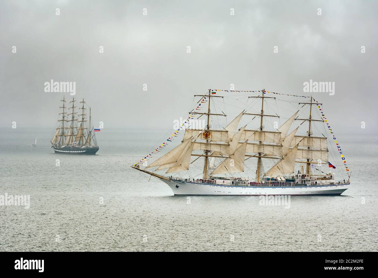 Full rigged sailing ships hi-res stock photography and images - Alamy