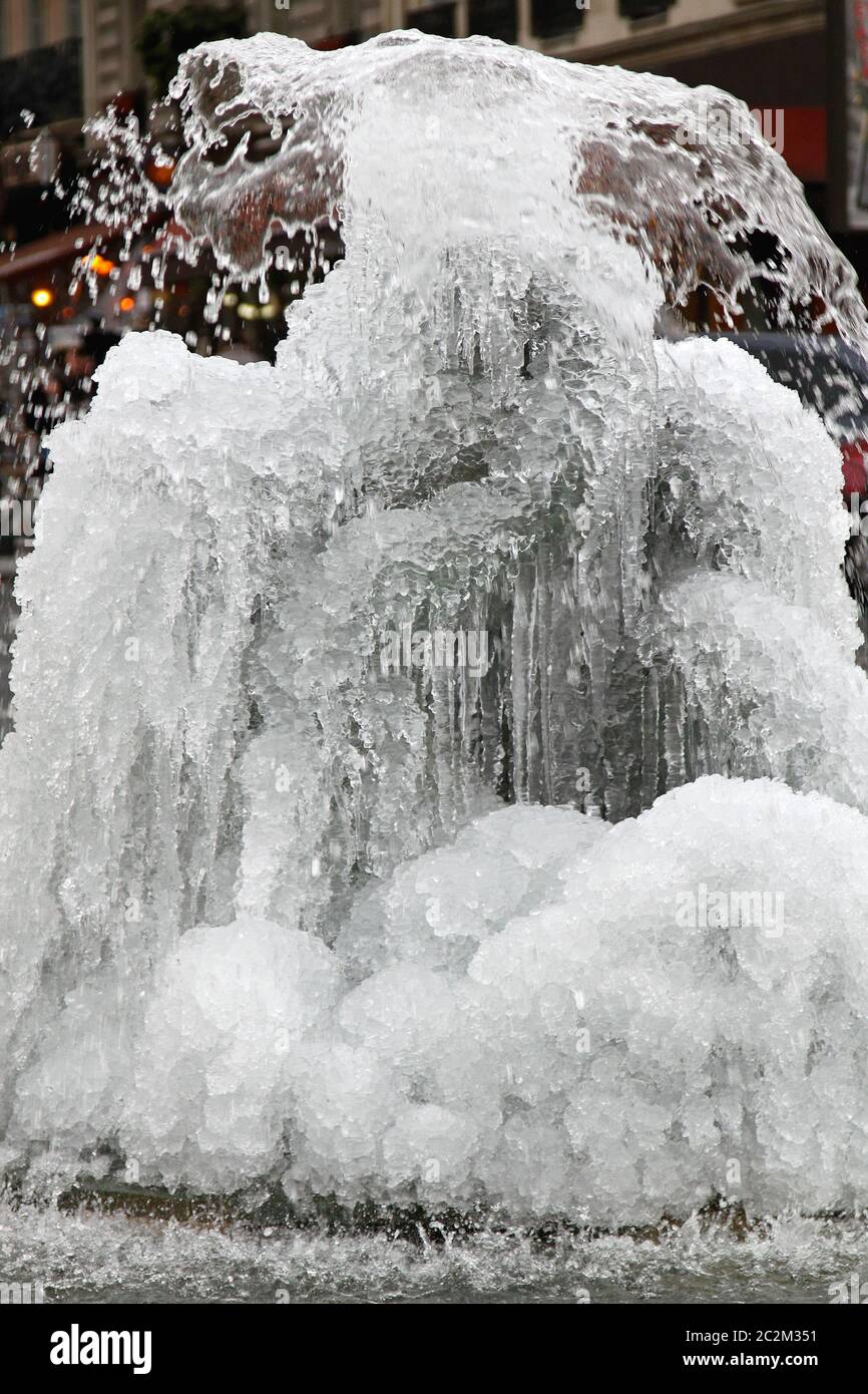Cold winter weather freeze water in fountain Stock Photo - Alamy