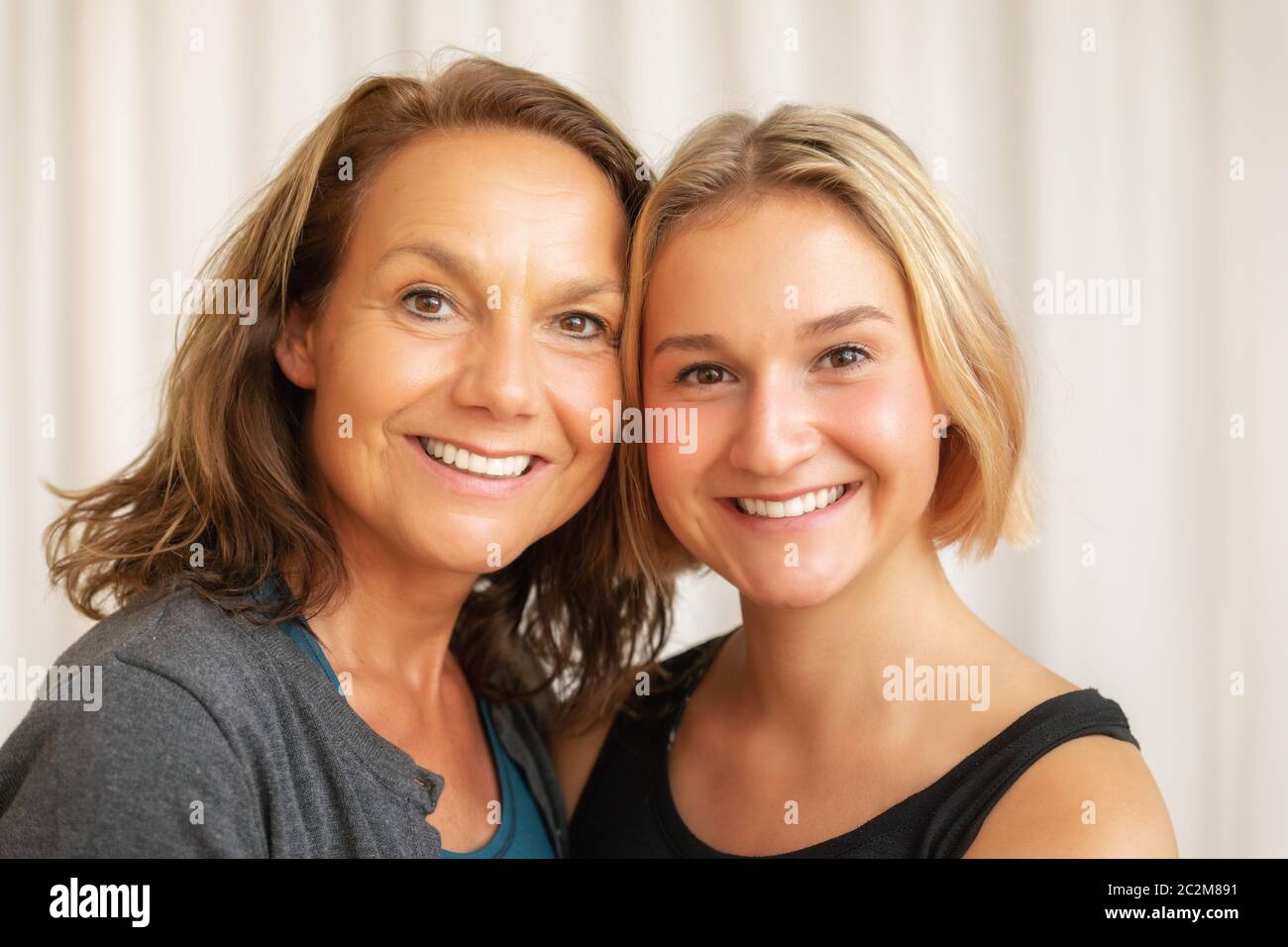 two women portrait Stock Photo - Alamy
