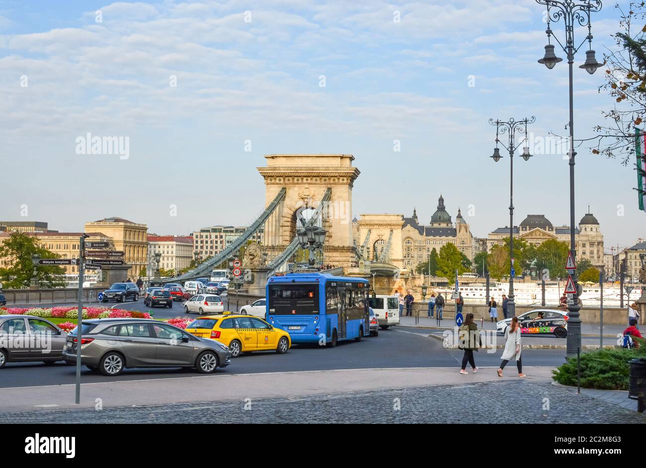 Late afternoon at the traffic roundabout connecting the Buda Castle ...