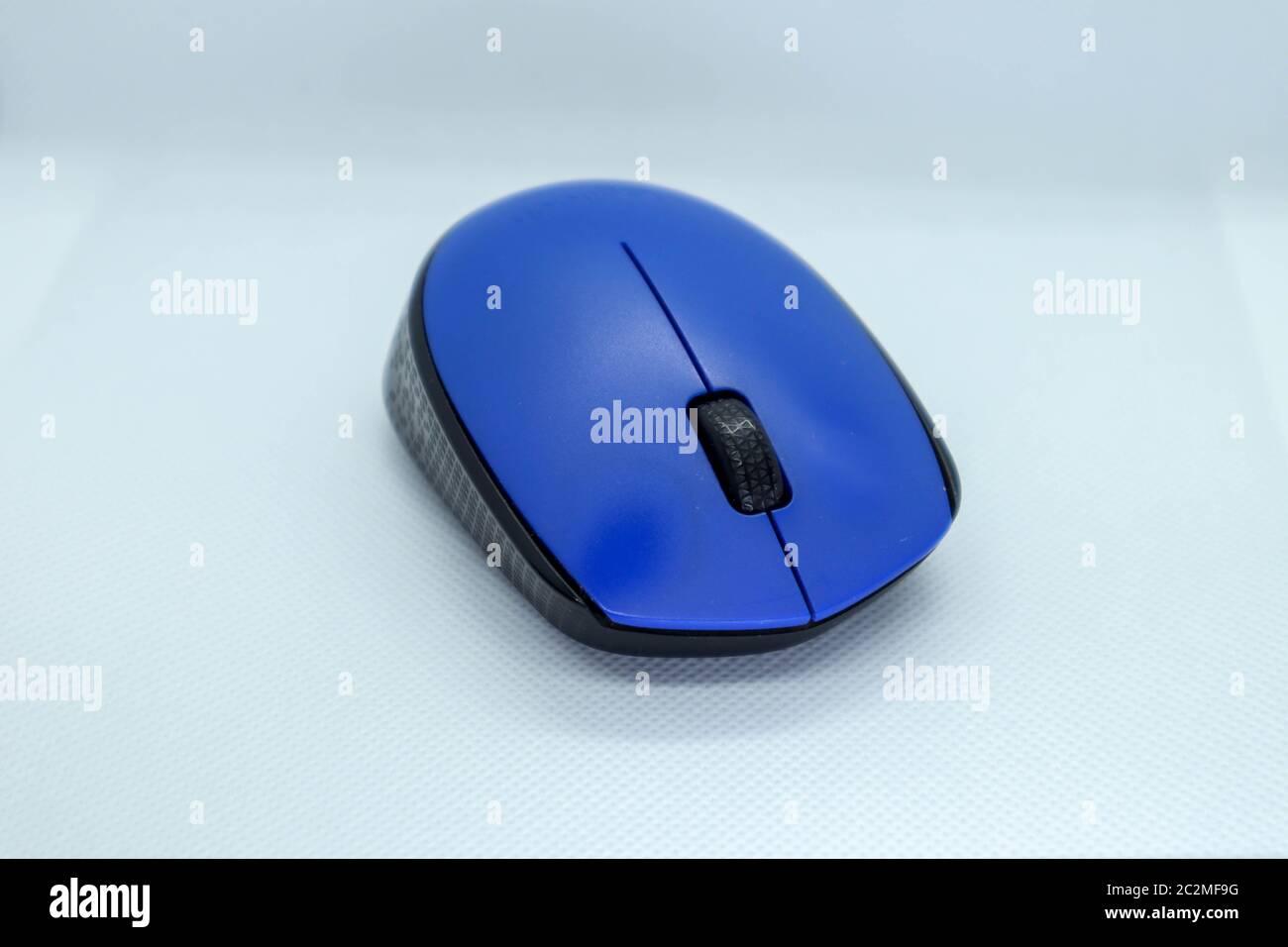 Simple blue compute mouse isolated on white background Stock Photo - Alamy
