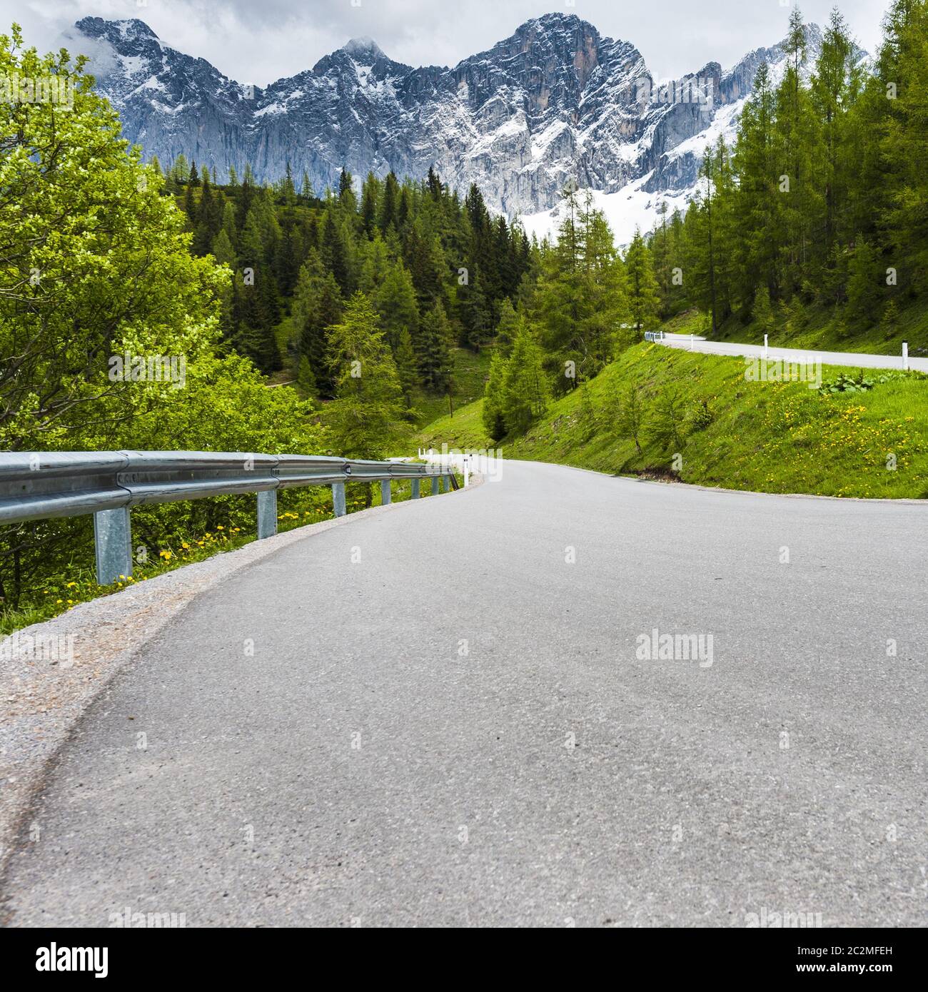 Landmark winding road hi-res stock photography and images - Alamy