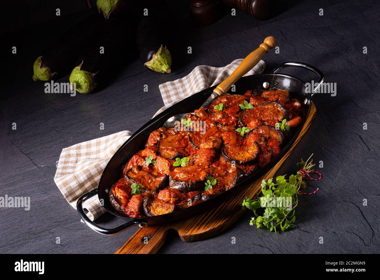 arni me melitzanes - stewed lamb with eggplant Stock Photo - Alamy