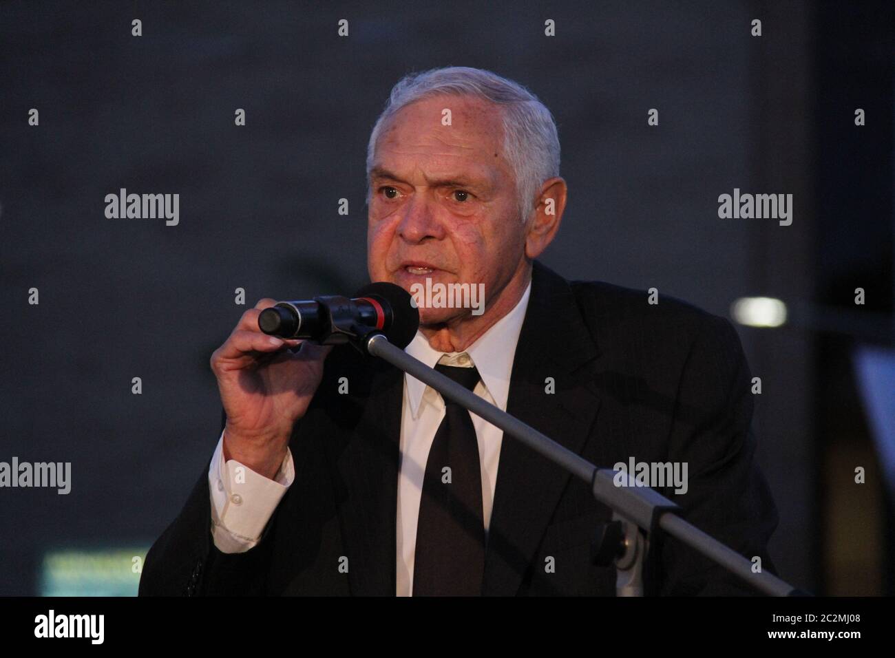 Aboriginal Elder Uncle Chika (Charles) Madden gives the ‘Welcome to ...