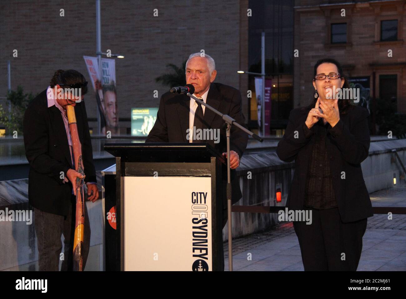 Aboriginal Elder Uncle Chika (Charles) Madden gives the ‘Welcome to ...