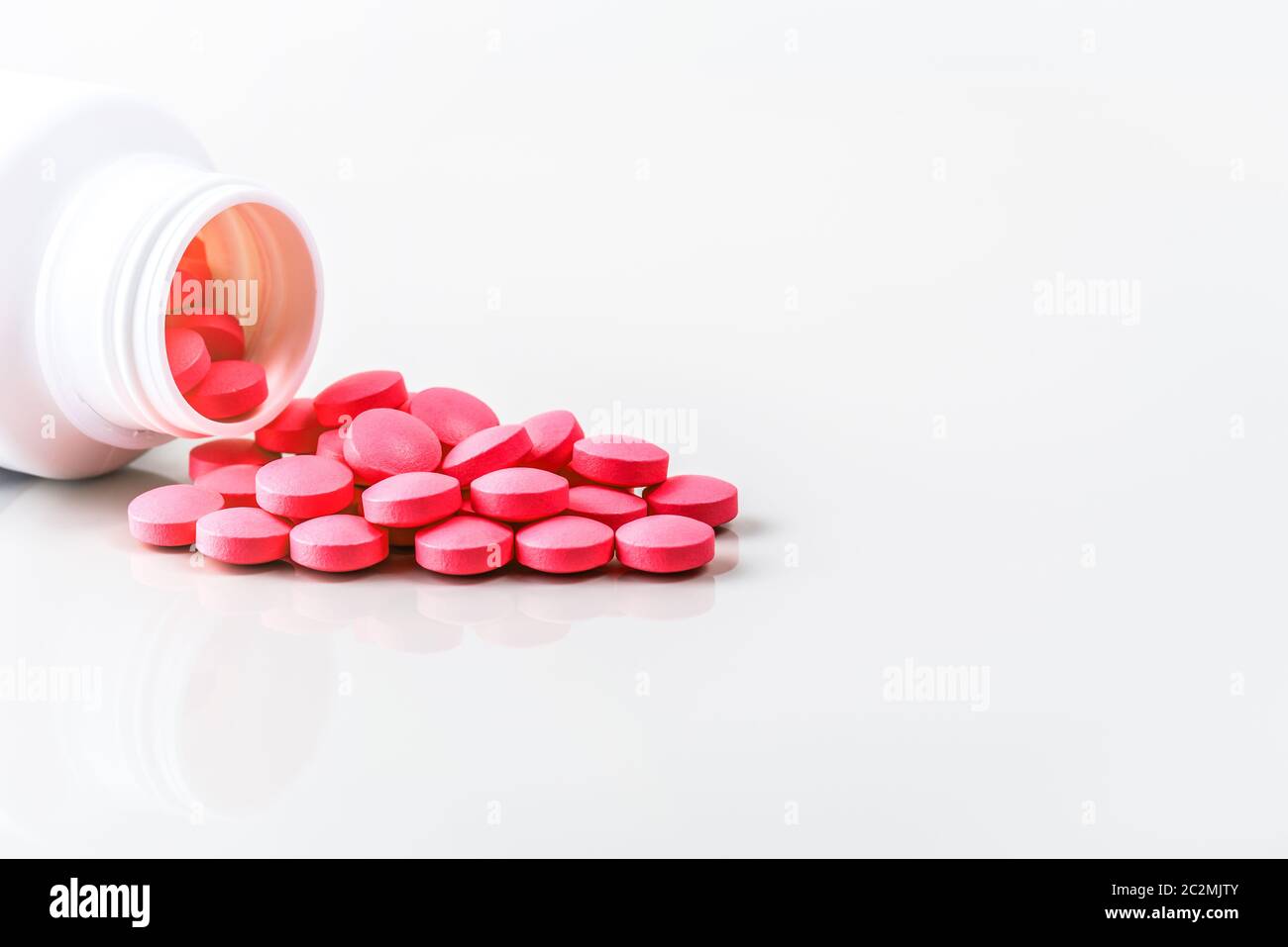 Red capsules jar hi-res stock photography and images - Alamy