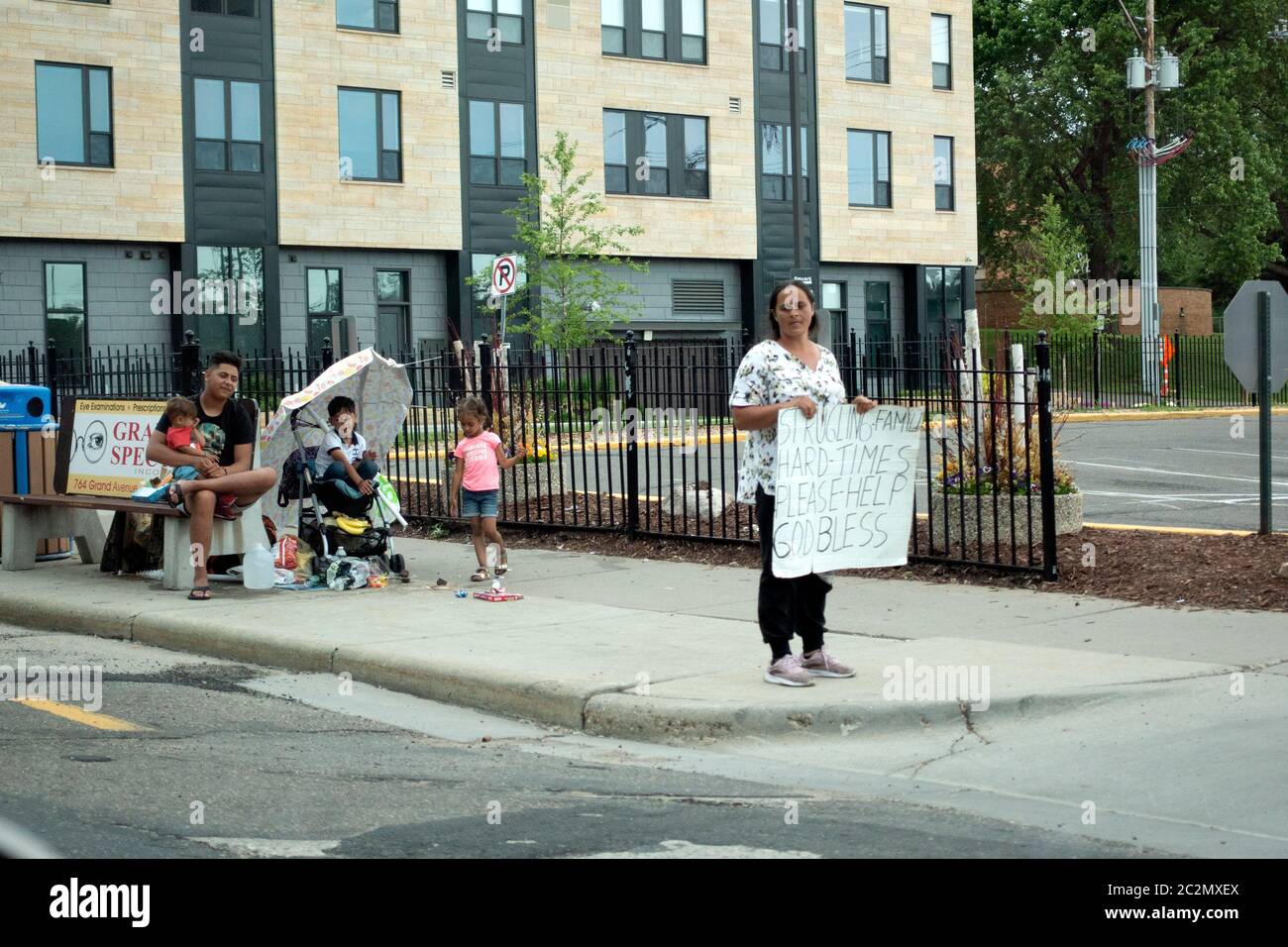Begging children hi-res stock photography and images - Alamy