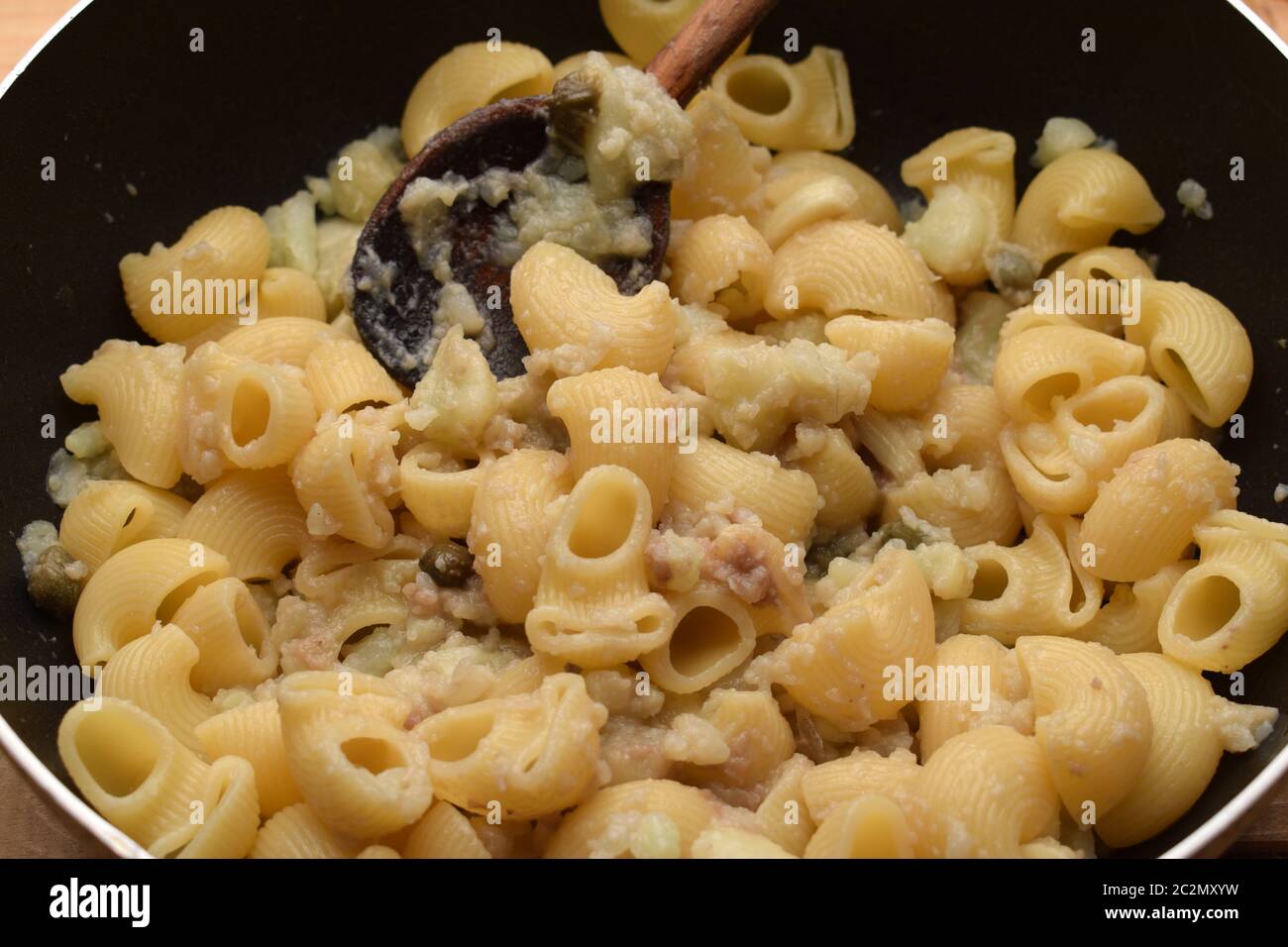 Pipe rigate Pasta with cauliflower Stock Photo - Alamy