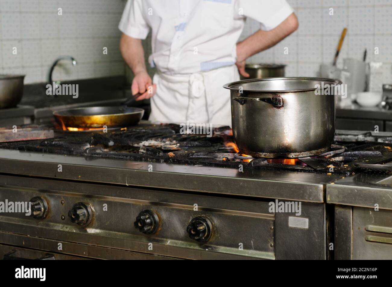 real dirty restaurant kitchen Stock Photo - Alamy