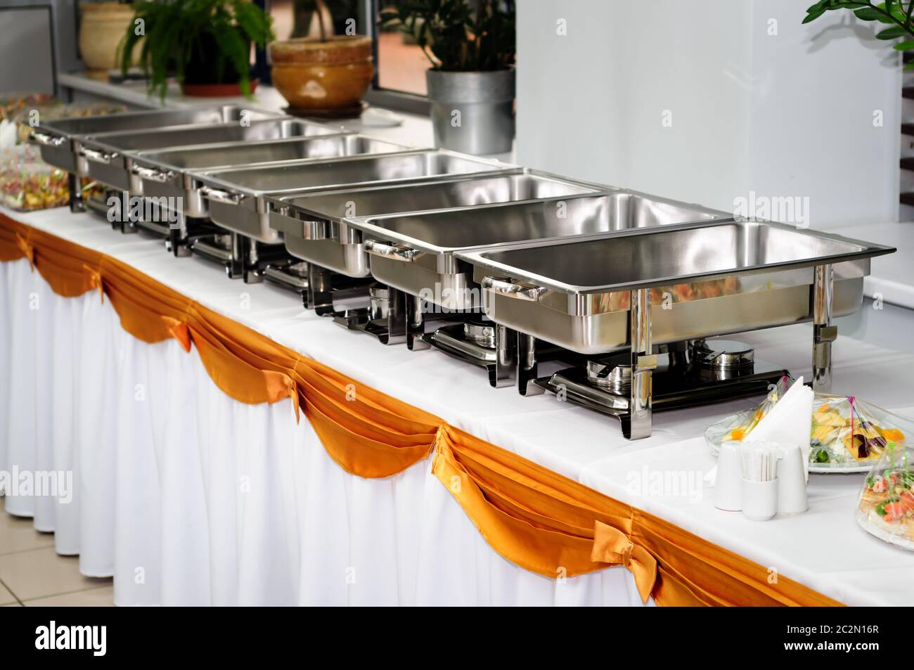 Chafing dish buffet catering hi-res stock photography and images - Alamy