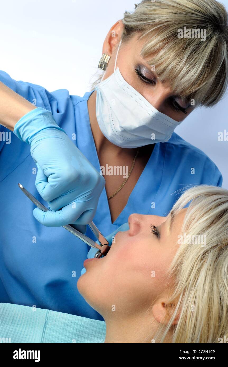 Dentist woman extraction hi-res stock photography and images - Alamy