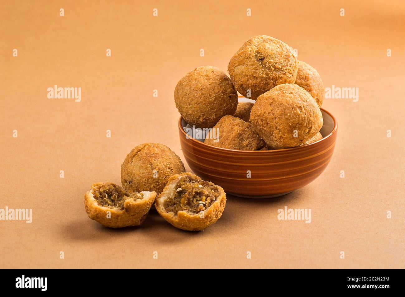 Moong dal namkeen hi-res stock photography and images - Alamy