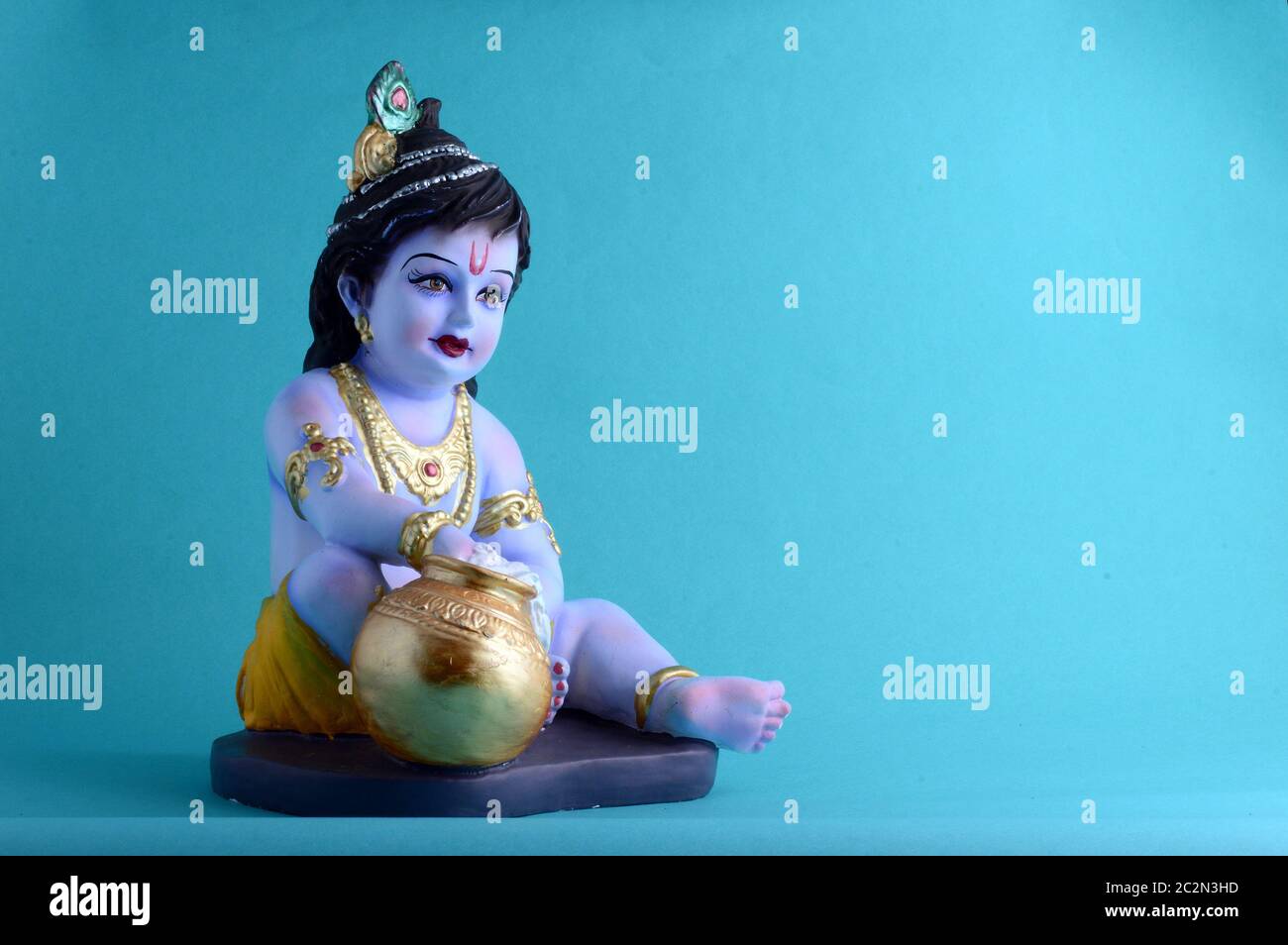 Blue statue of lord krishna hi-res stock photography and images - Alamy