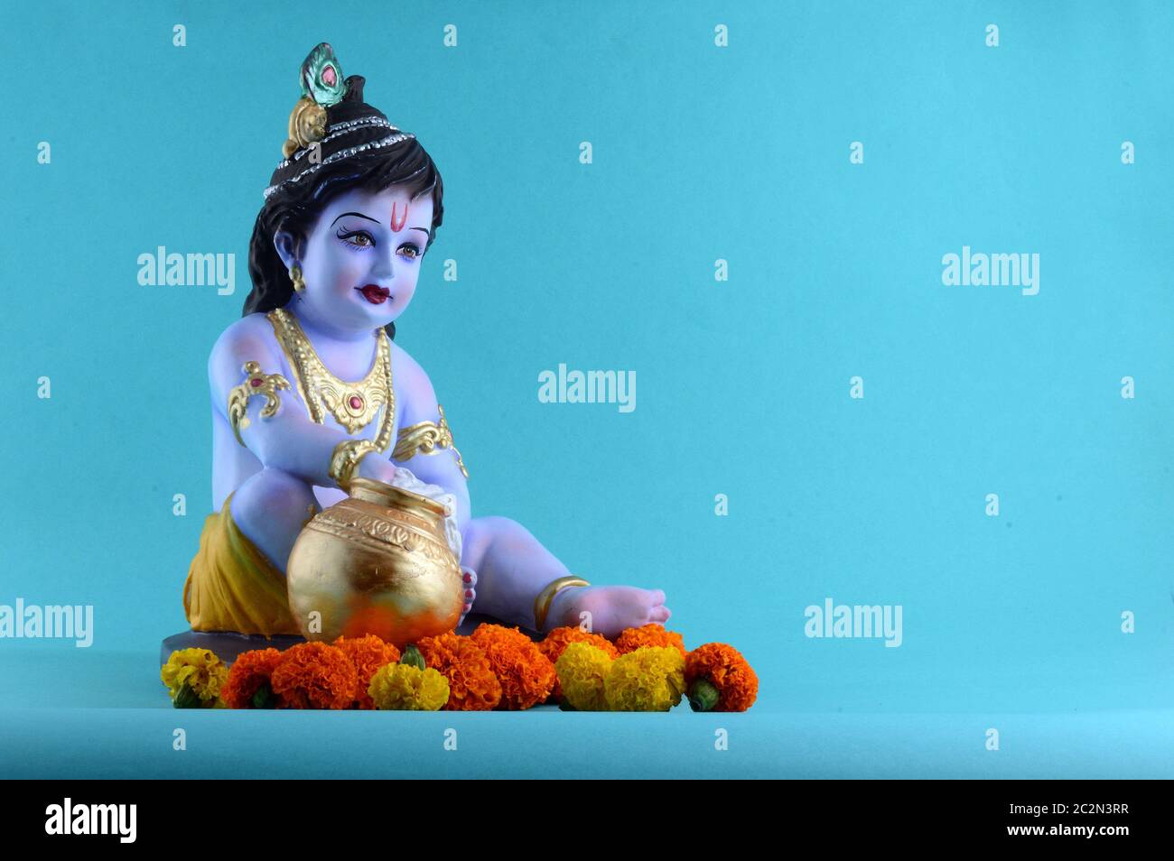 Blue statue of lord krishna hi-res stock photography and images - Alamy