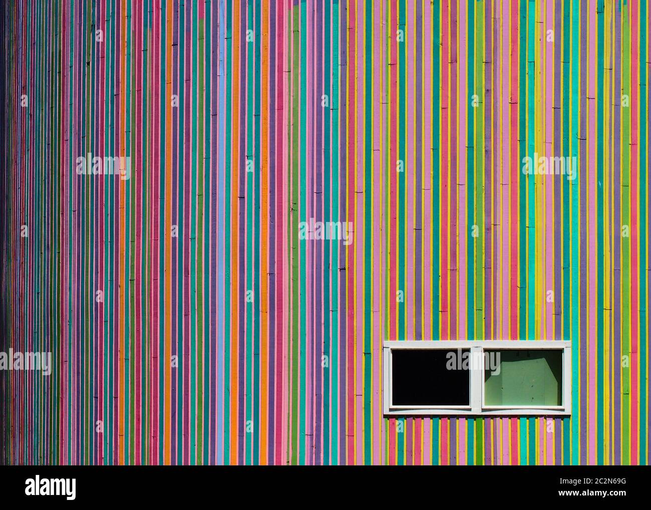 Vertical lines hi-res stock photography and images - Alamy
