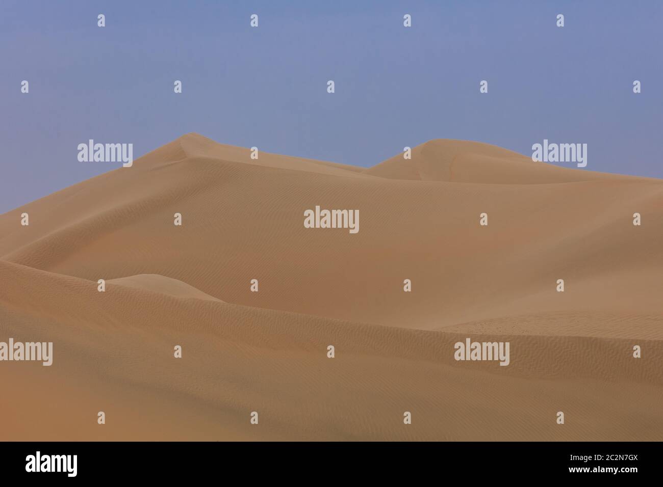 sand dunes in Abu Dhabi desert. United Arab Emirates Stock Photo - Alamy