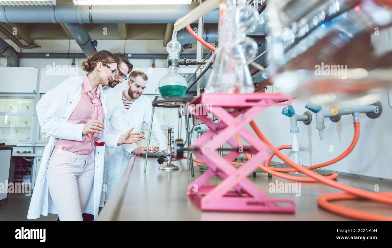 Group of chemical scientists working in the laboratory Stock Photo - Alamy