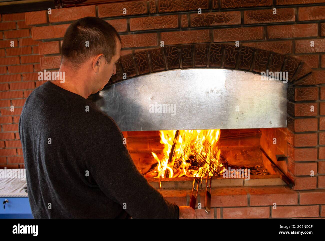 Man eating fire hi-res stock photography and images - Alamy