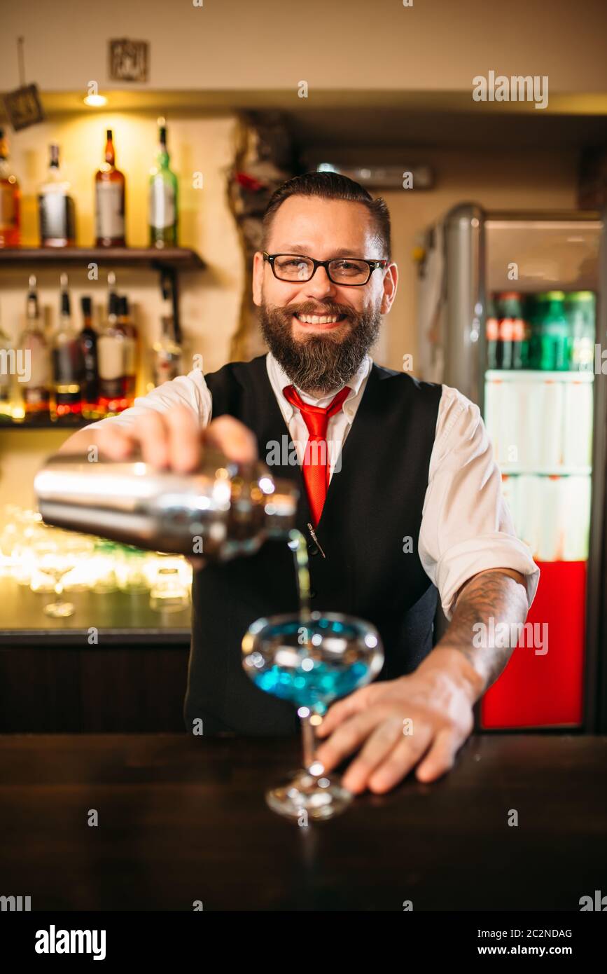 Flairing bartender hi-res stock photography and images - Alamy