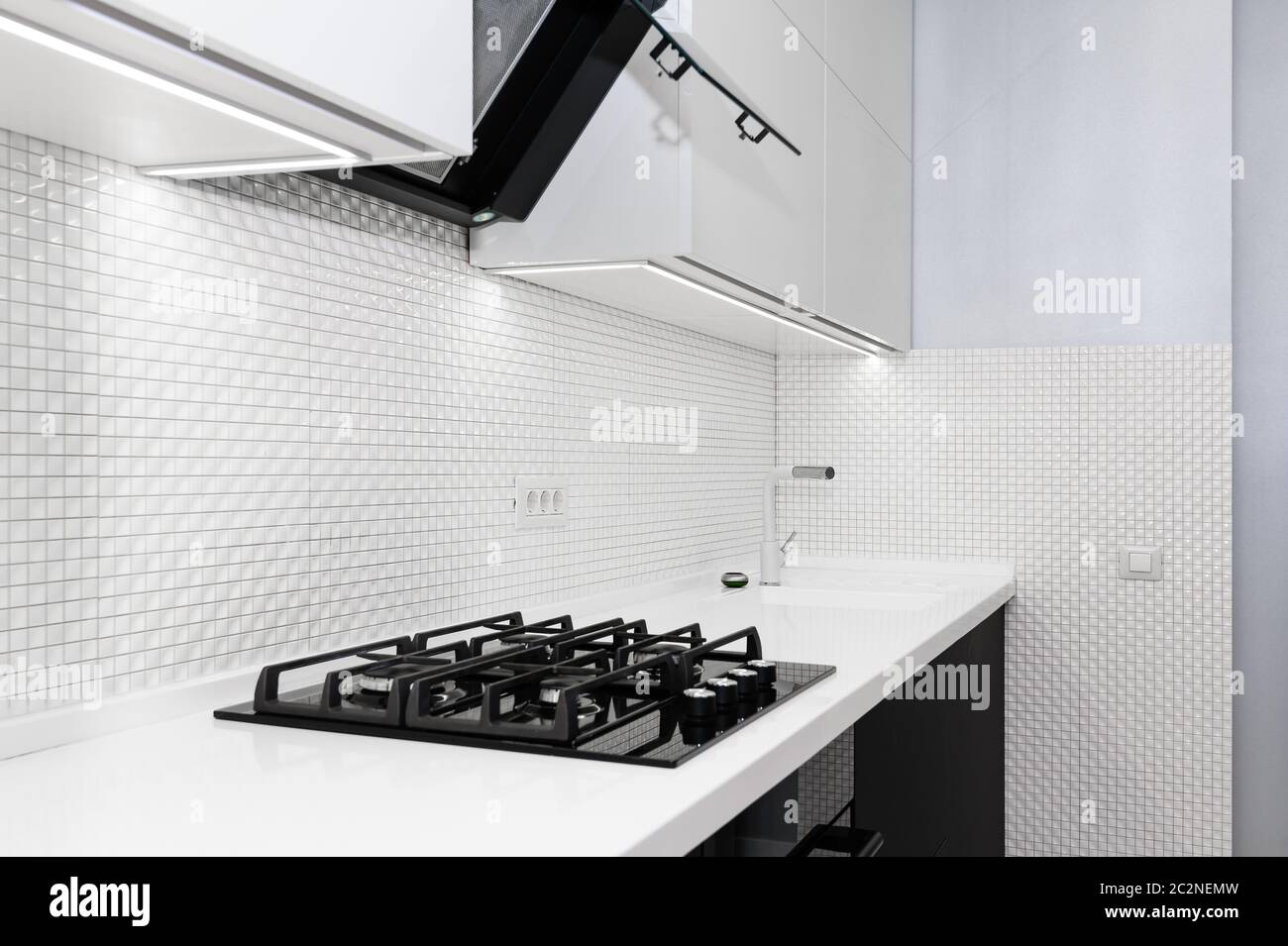 Modern white kitchen Stock Photo - Alamy