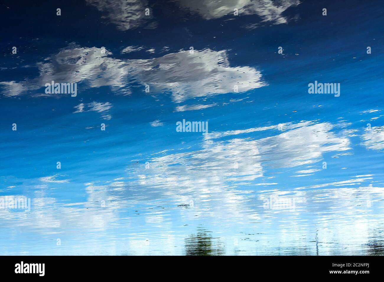 Motionless water hi-res stock photography and images - Alamy