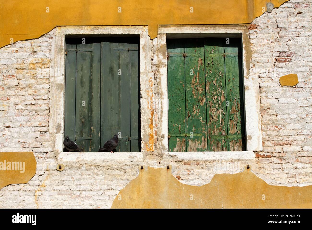 Blind windows hi-res stock photography and images - Alamy