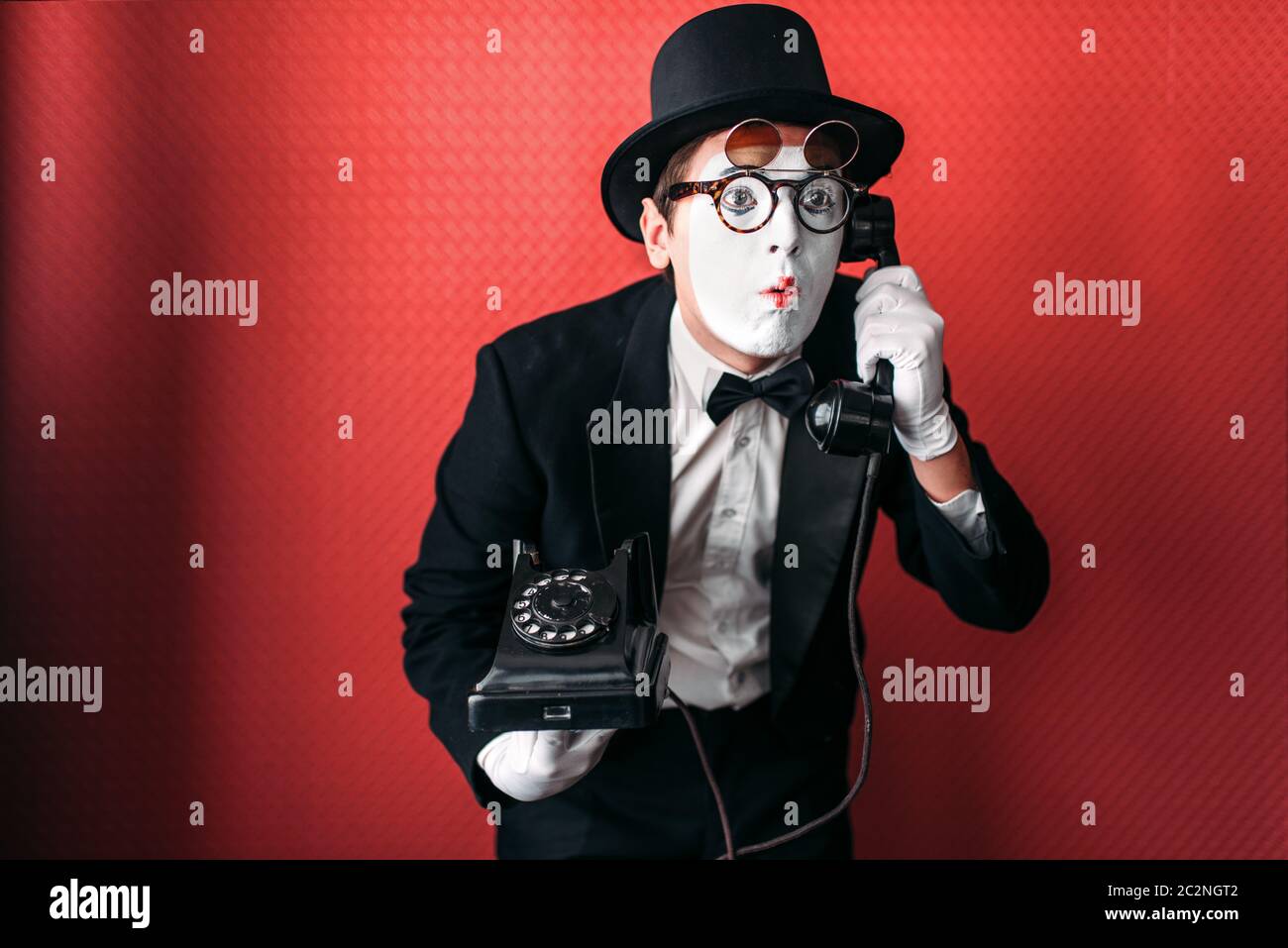 Vintage pantomime performer hi-res stock photography and images - Alamy